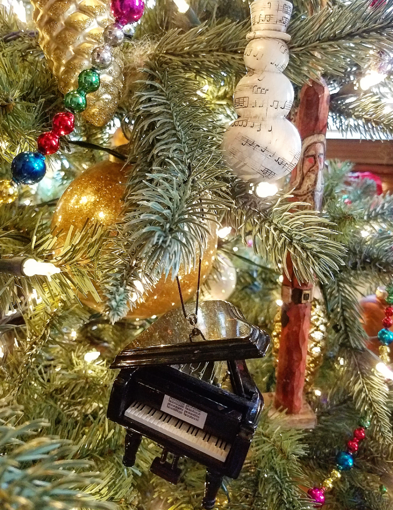 Follow The Yellow Brick Home - Music Themed Christmas Decor How To ...