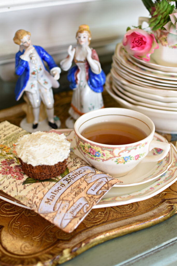Follow The Yellow Brick Home - Une Petite French Tea Party (Pour Moi ...