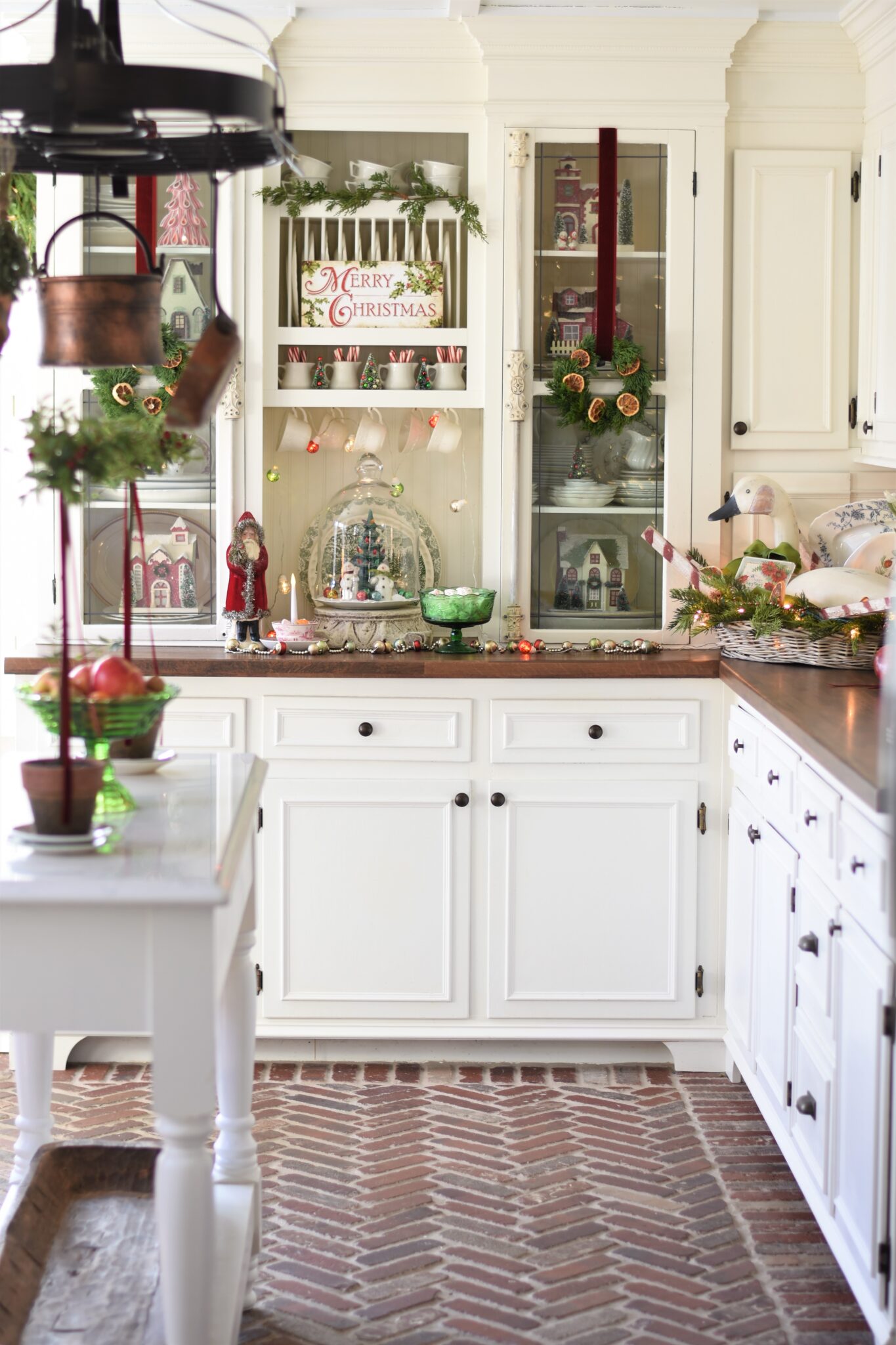 Follow The Yellow Brick Home - A Very Merry and Bright Vintage ...