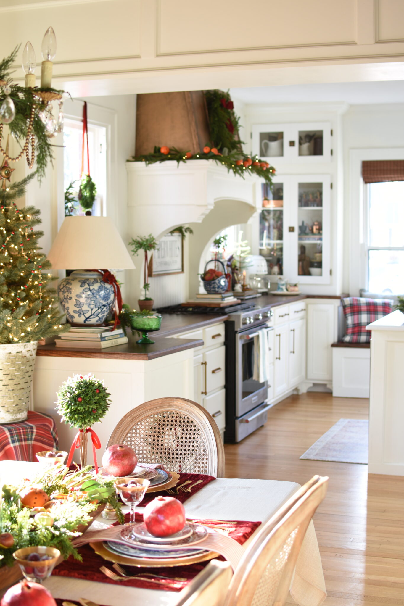 Follow The Yellow Brick Home - A Classic Christmas Cottage Kitchen and ...